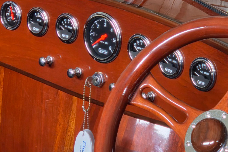 2004 Clarion 25 ft Long-deck Fast Launch