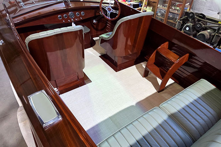 2004 Clarion 25 ft Long-deck Fast Launch